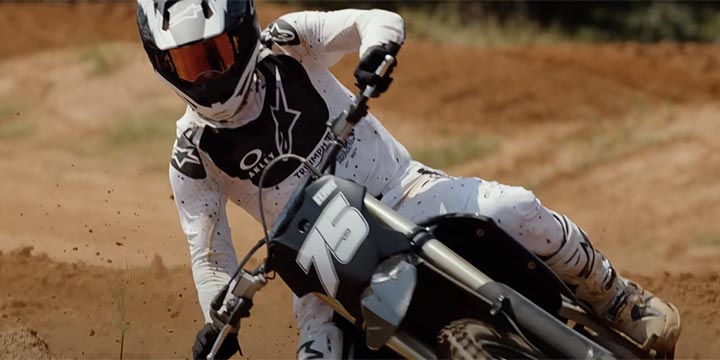 Einblicke in die Triumph 250 MX: Ein Bike voller Überraschungen ...