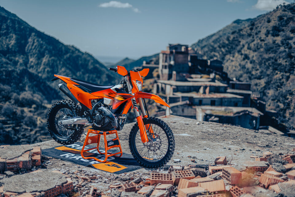 LIMITS REDEFINED: KTM stellt die 2026er Enduro-Modelle vor | Enduro.de ...